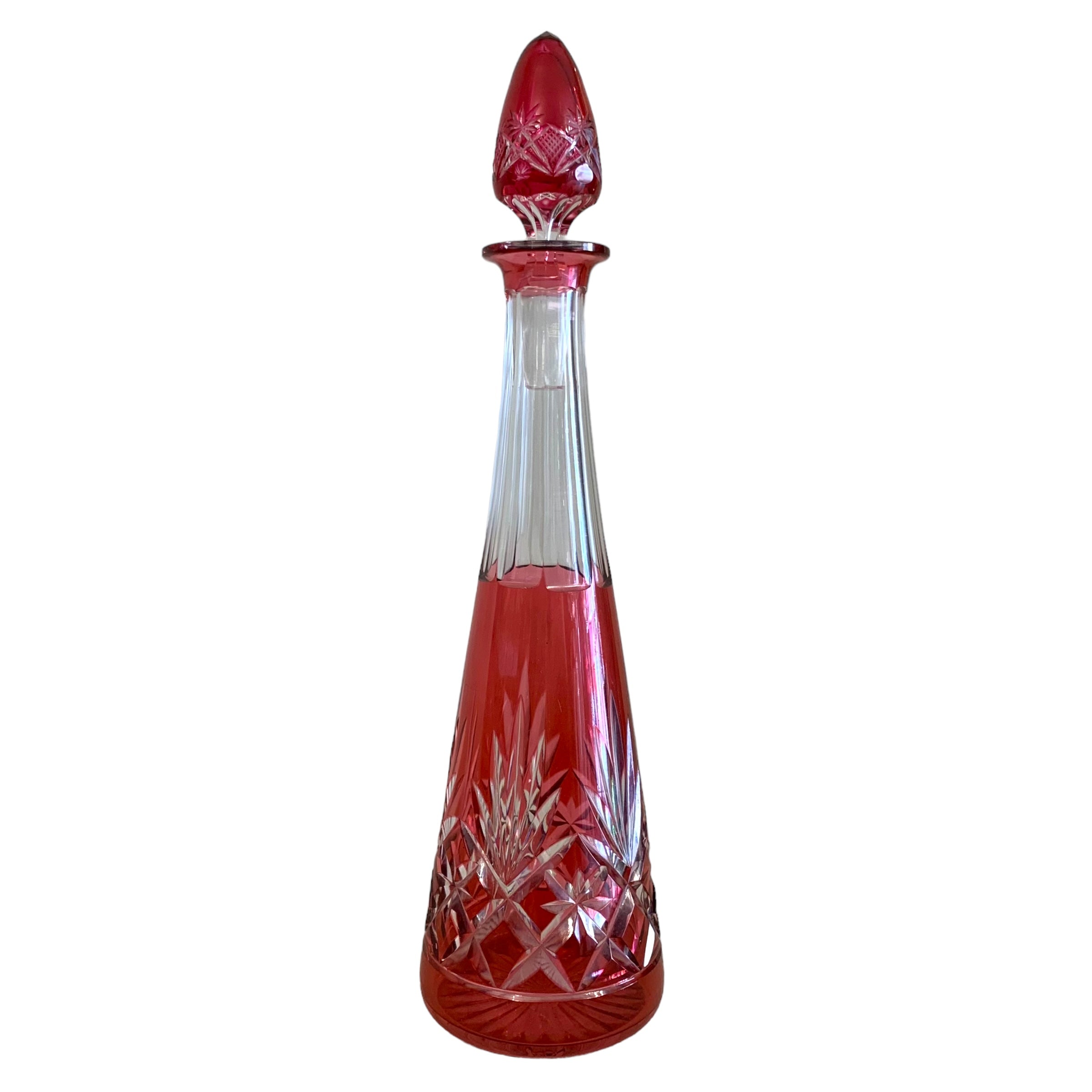 Botella de cristal cortado checo color rojo intenso. SXX – Antigüedades ...