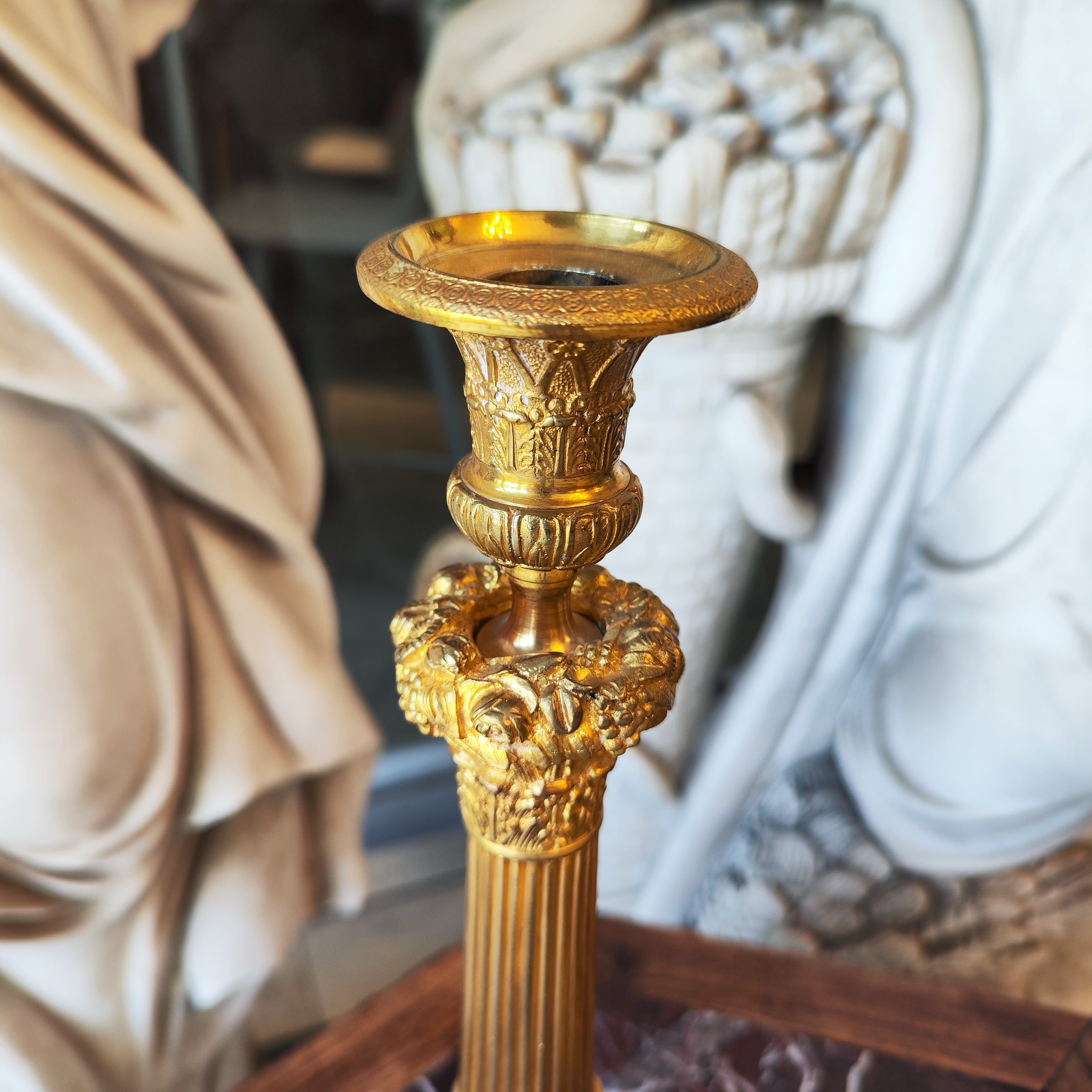 Par de candelabros época Louis Philippe. Francia SXIX – Antigüedades Bruce